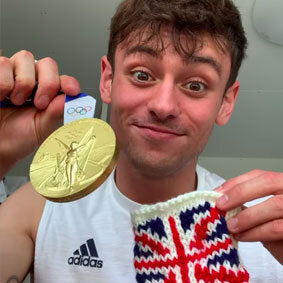 Tom Daley “fenómeno olímpico del tejido” – Madeja Jaja